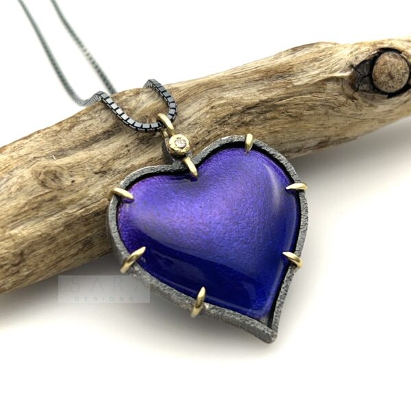 purple-heart-necklace-diamond-gold-enamel-isara-designs